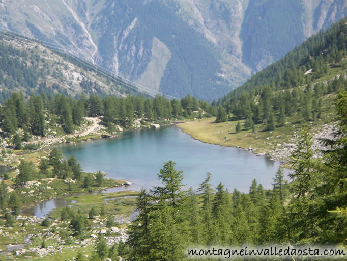 montagneinvalledaosta.com: lago d'arpy e lago della pietra rossa mt. 2.559